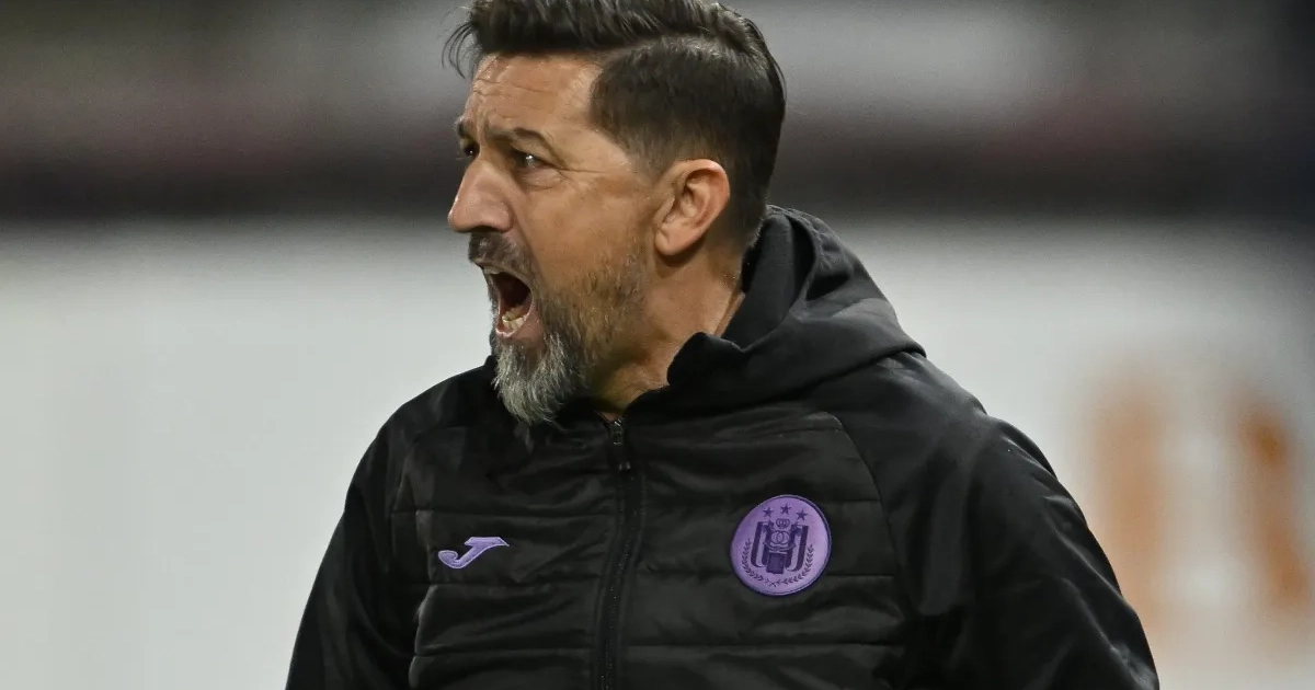 Besnik Hasi ne mâche pas ses mots après la défaite : "La pire mi-temps que j'ai jamais vue ...